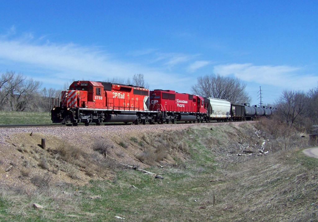 CP 5750 approaches the junction on the south side